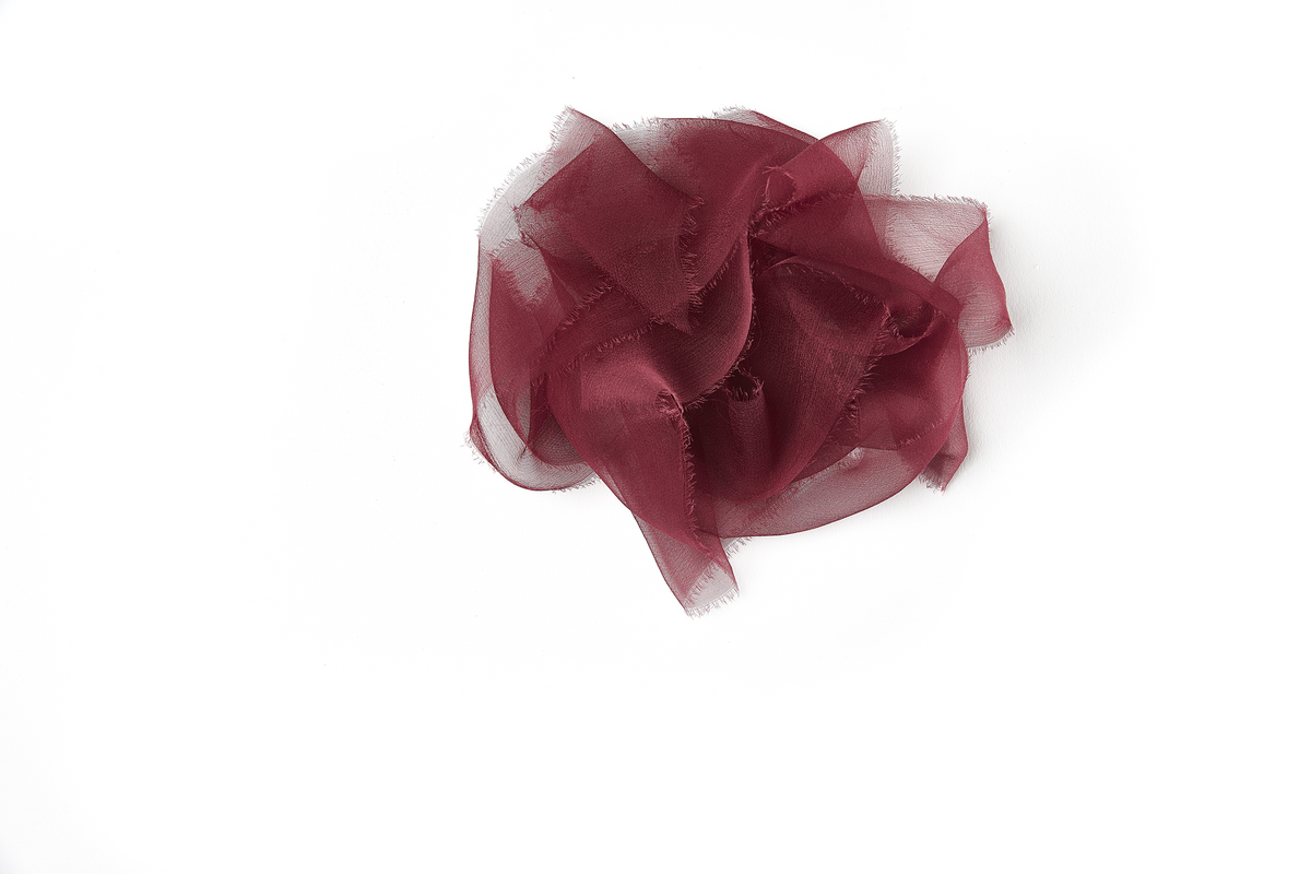 Gossamer Ribbon in Berry - شريط طونو و كو | BLUMEN Floral Art and Design